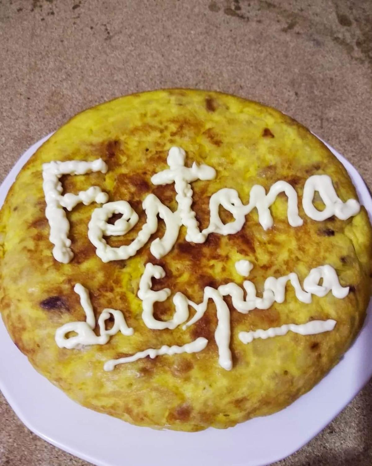 Bailar una jota en madreñas y compartir tortilla con los vecinos, las ...