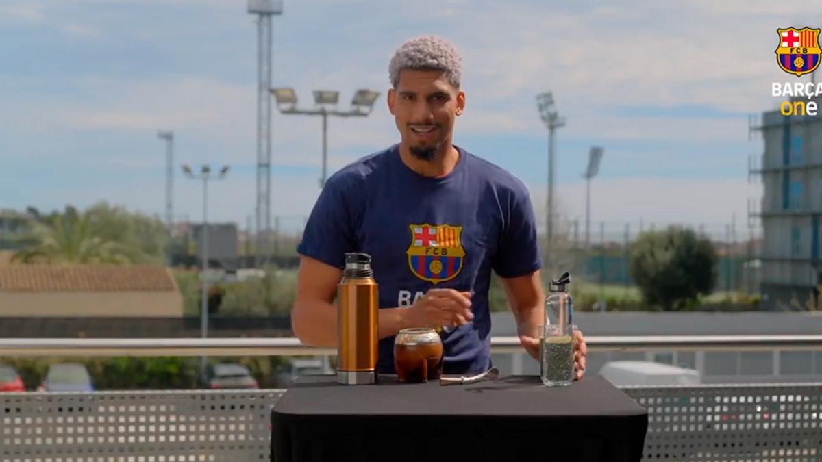 Ronald Araújo te enseña preparar un mate tradicional