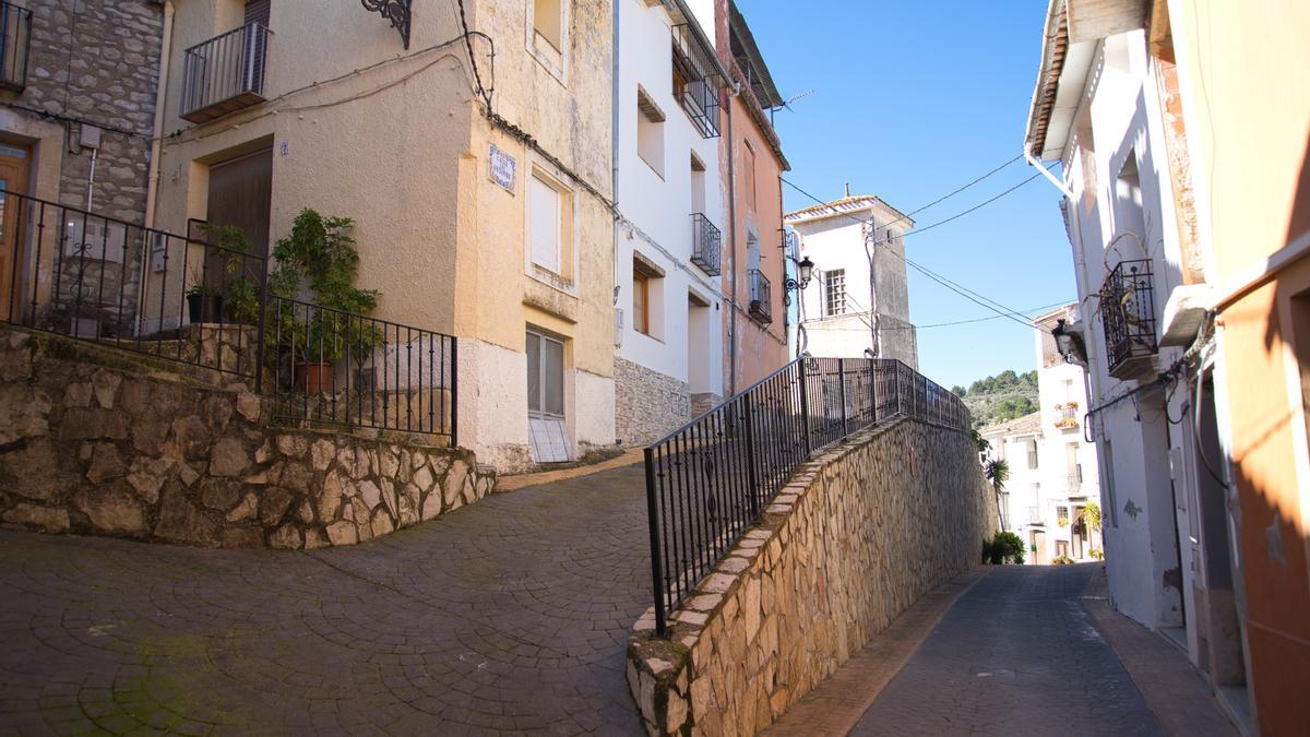 Castell de Castells: abrigos naturales y pinturas rupestres