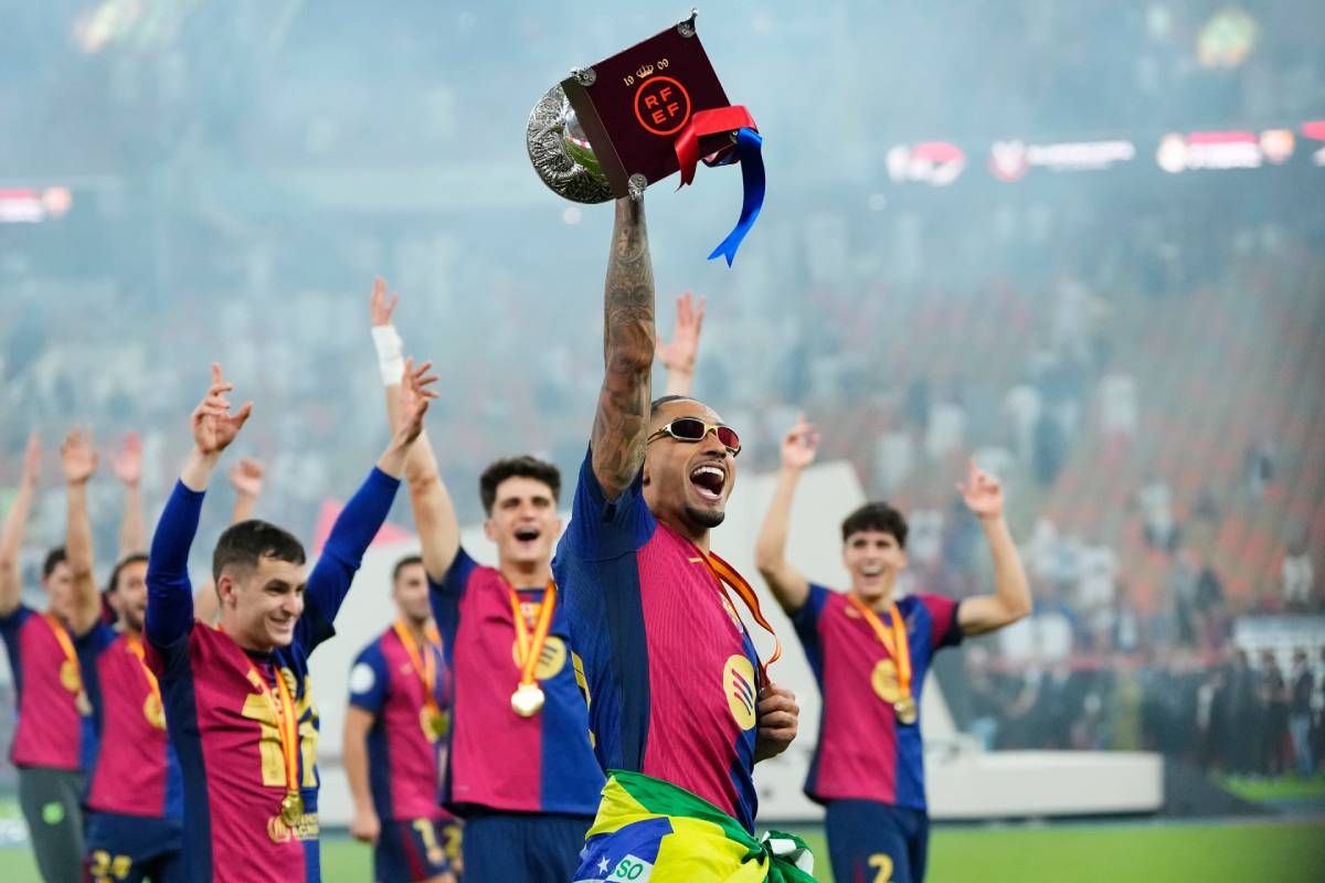 LAMINE YAMAL RAPHINHA GAFAS SOL SUPERCOPA | La bizarra razón por la que ...