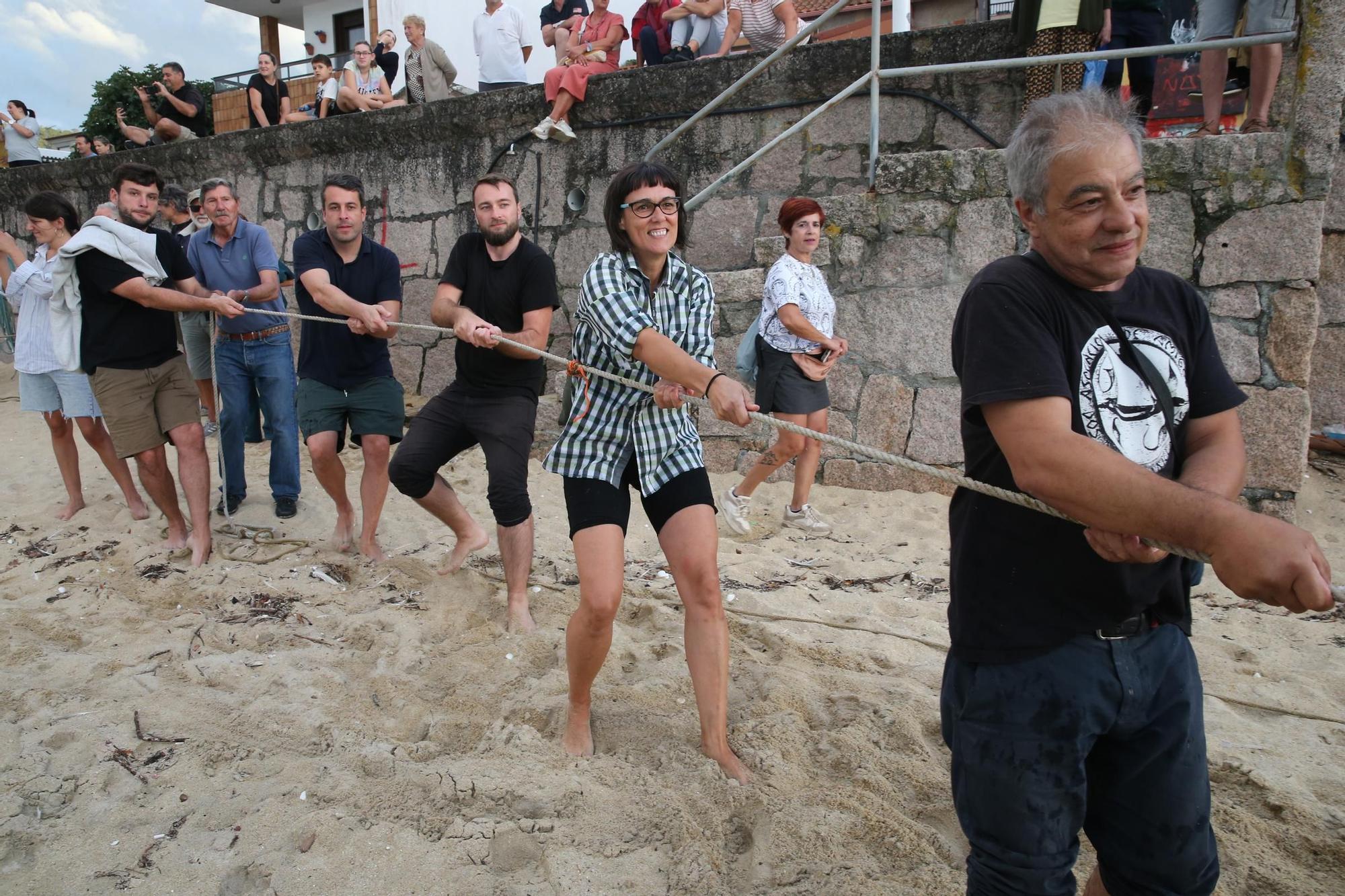 Una rapeta en la playa de Banda do Río. II Xornadas Bueu Vive o Mar