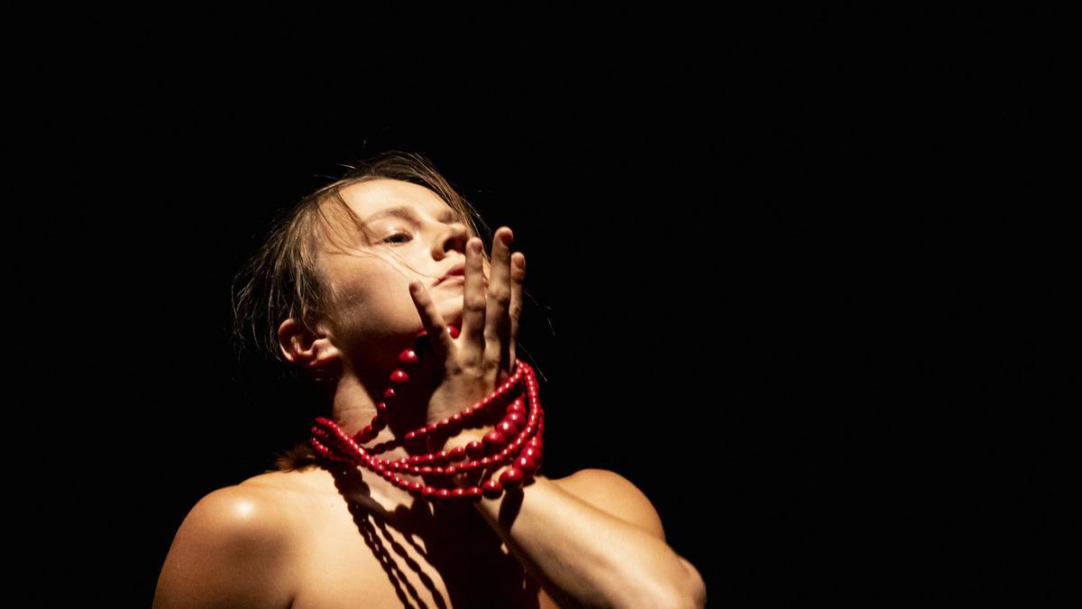 ARTE FRENTE A LA GUERRA EN TENERIFE | La bailarina ucraniana Daria ...