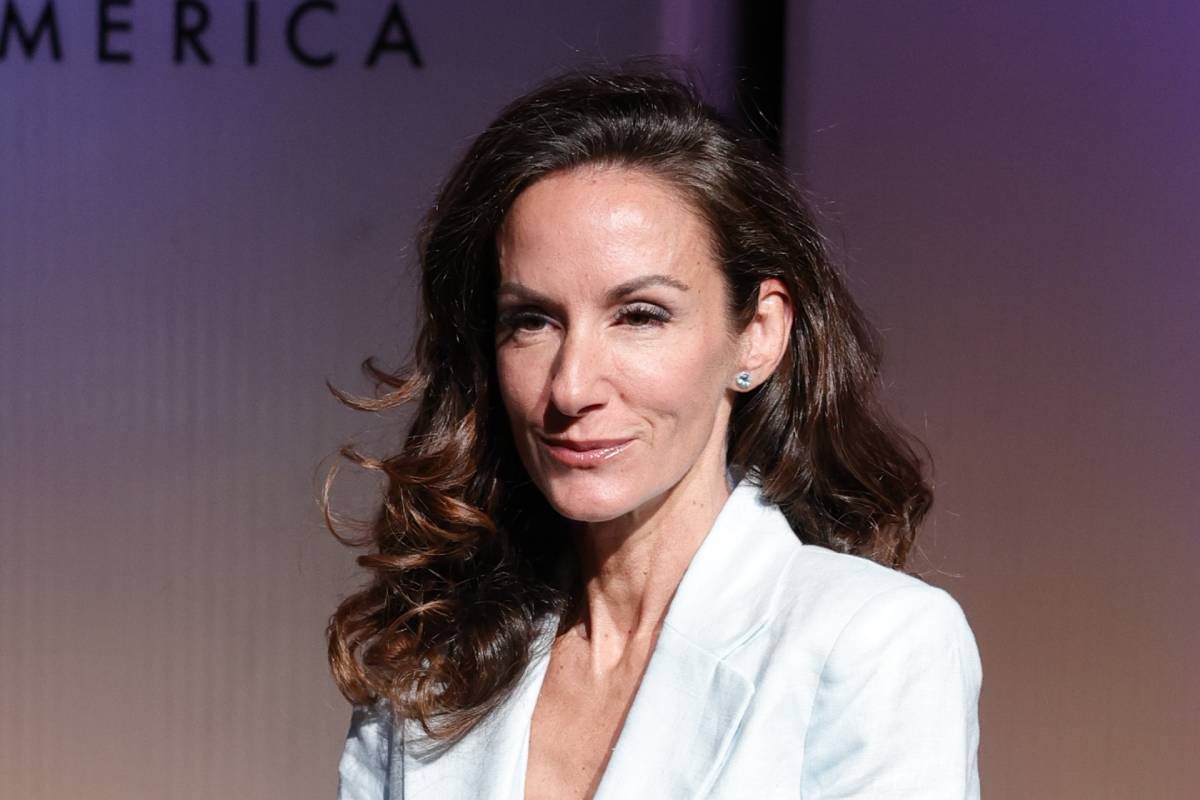 HERMANA REINA LETIZIA | Telma Ortiz, “muy orgullosa” de Leonor y Sofía, elige un traje de las ...