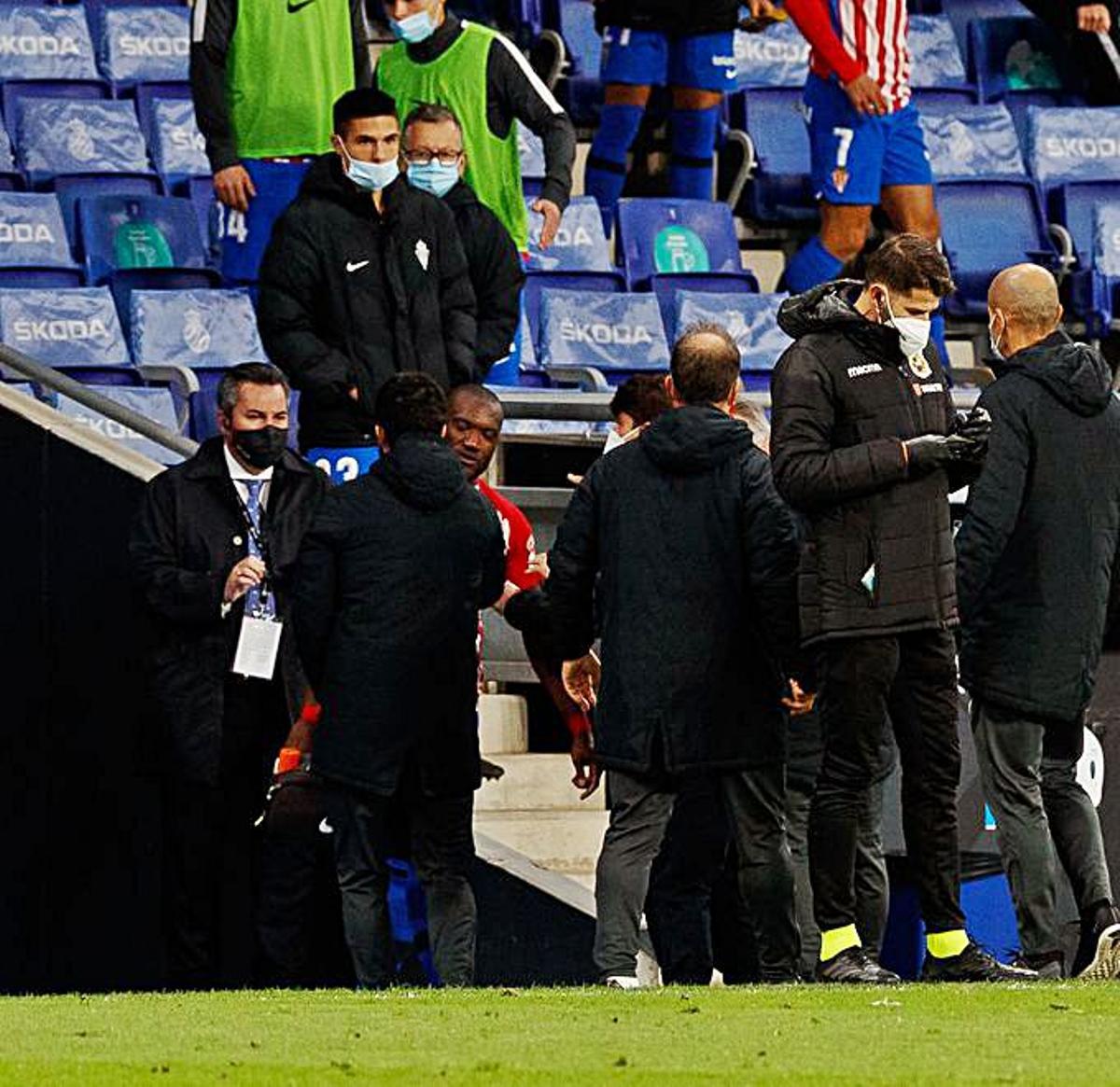 Así fue el cabreo de Babin y los jugadores del Sporting por el penalti ...