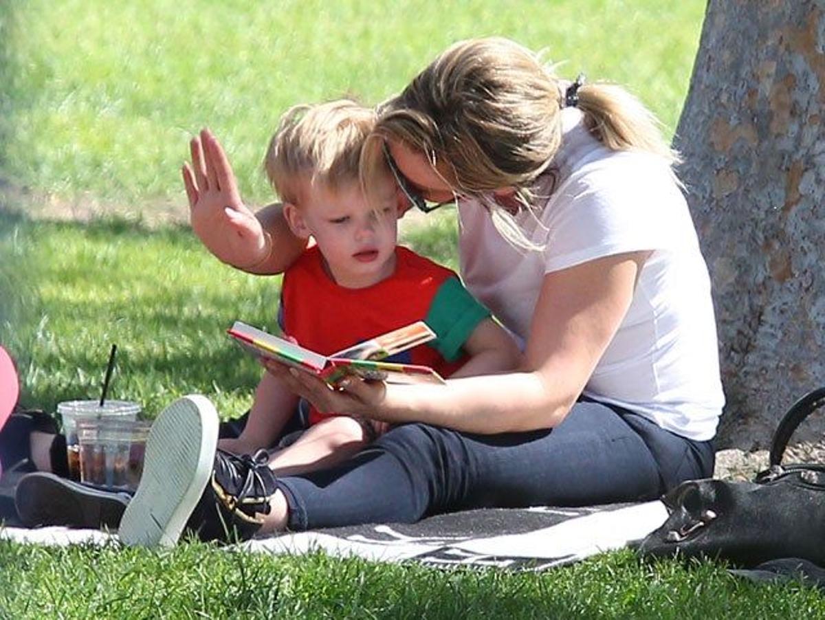 Hilary Duff, relax en el parque con su hombrecito - Cuore