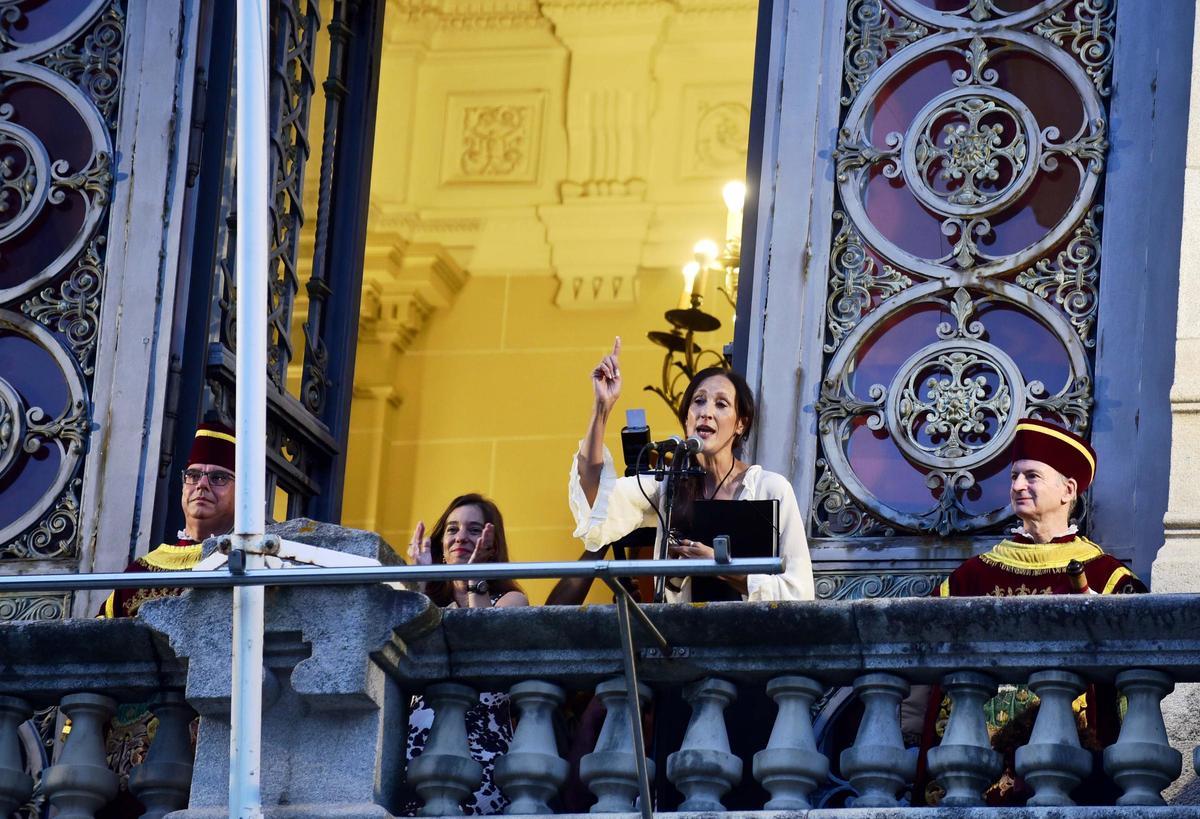 El pregón de Rosa Cedrón abre las fiestas de María Pita 2025