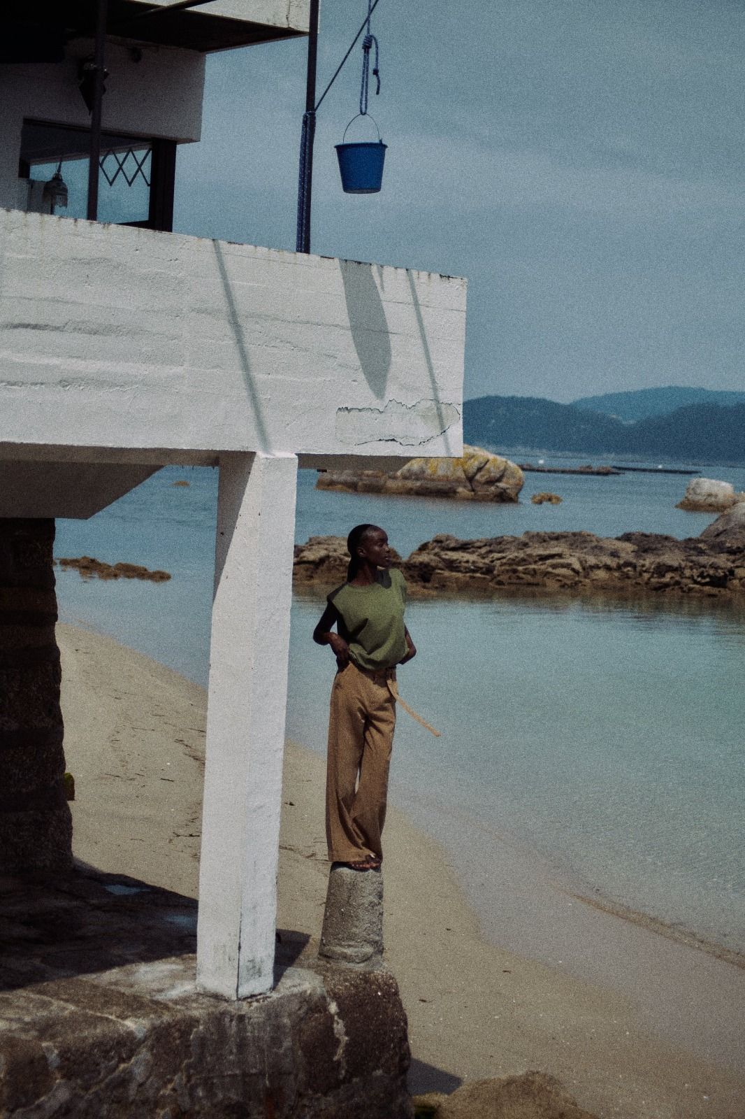 Zara se embarca en la "casa barco" de A Roiba - Faro de Vigo