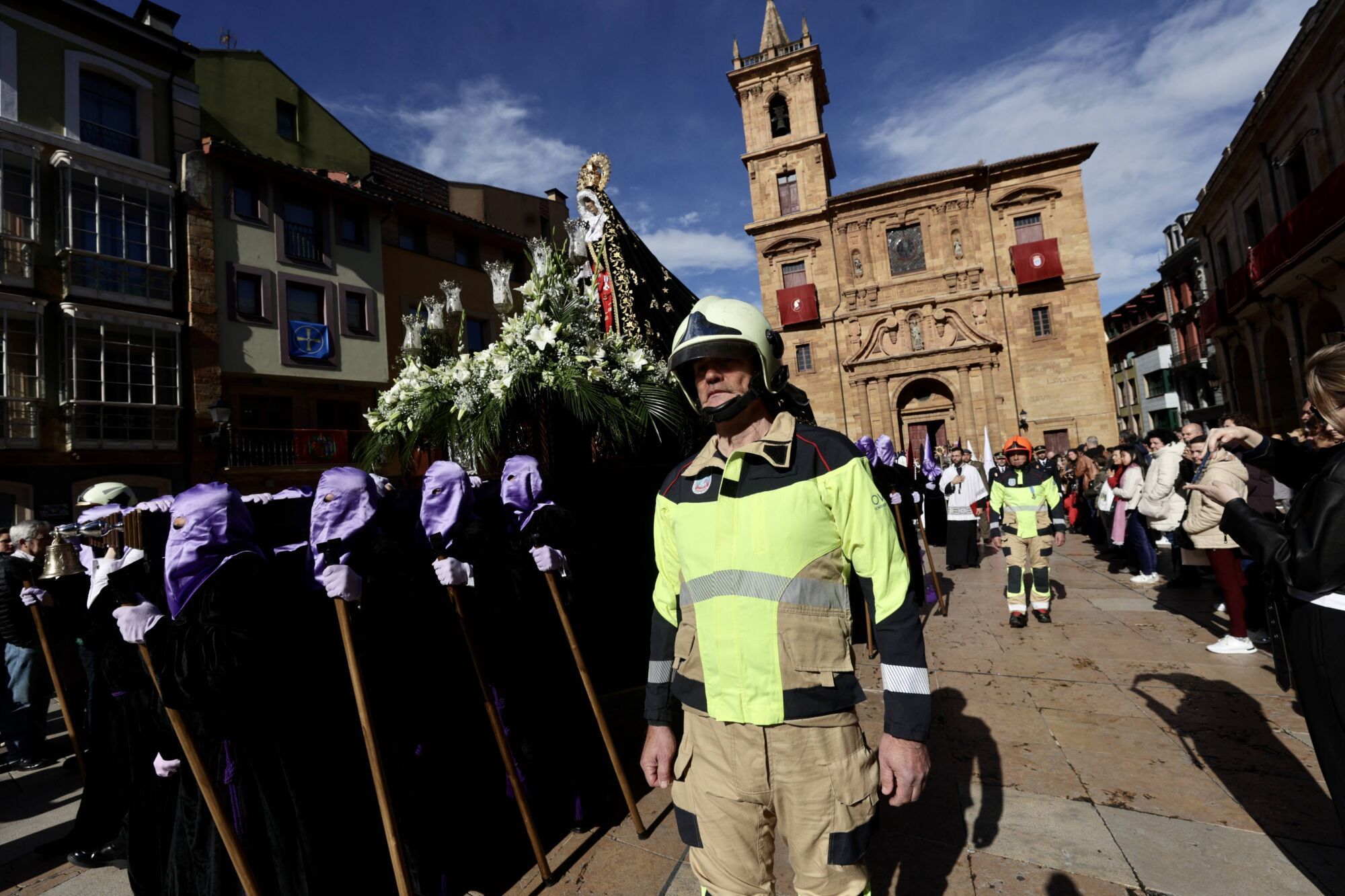 EN IMÁGENES: Devoción por el Santo Sudario en la Catedral de Oviedo