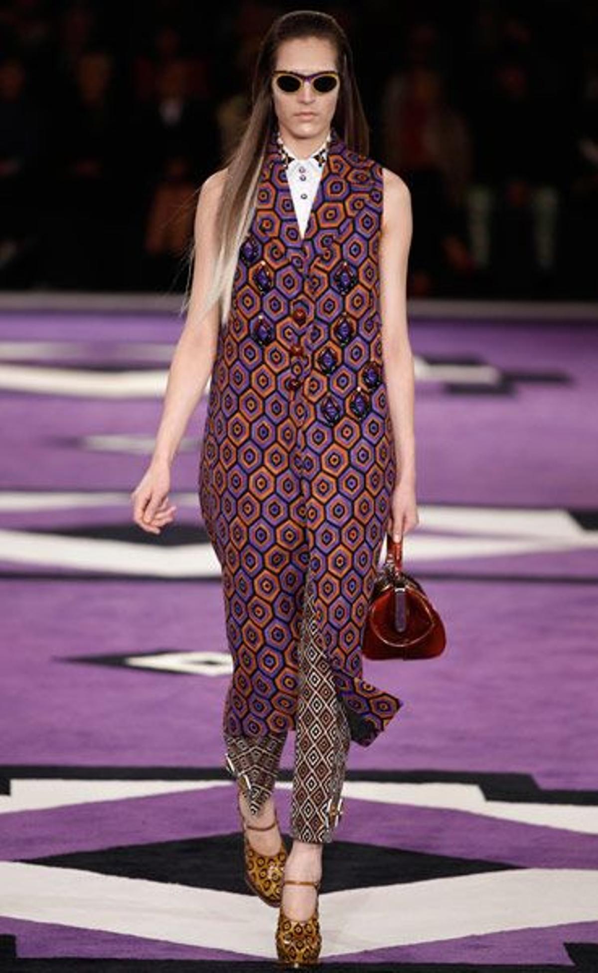 Prada y sus estampados geométricos en Milán - Woman