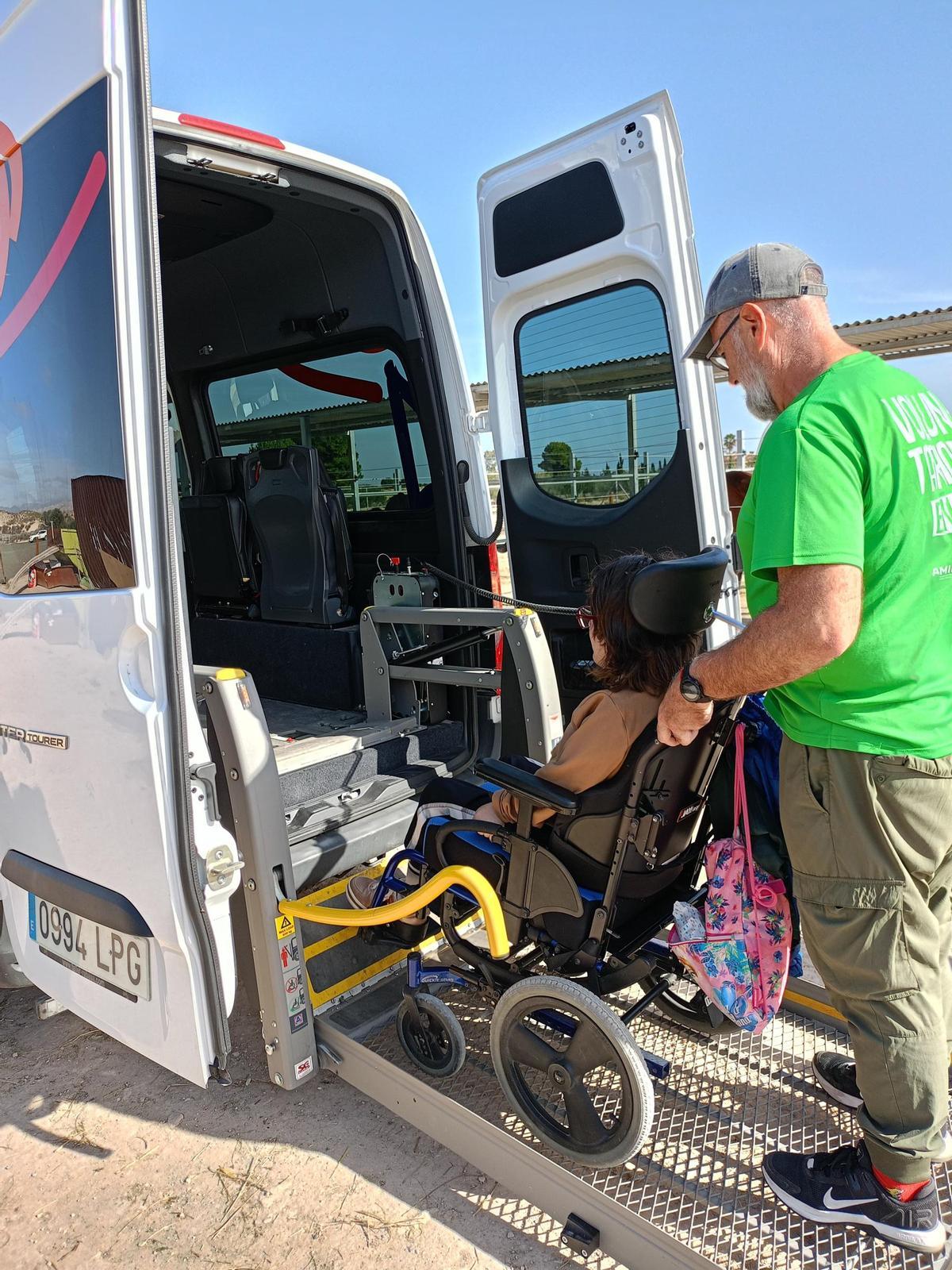 Impulso al transporte adaptado a personas con discapacidad desde Alicante