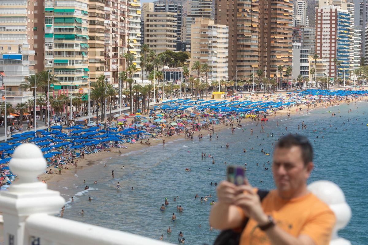 SEQUÍA ALICANTE | Benidorm duplica el consumo de agua en verano por la ...