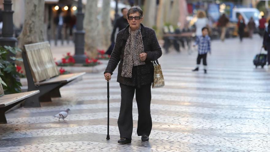 El 74% de las personas de más de 65 años que viven solas en Gandia son ...