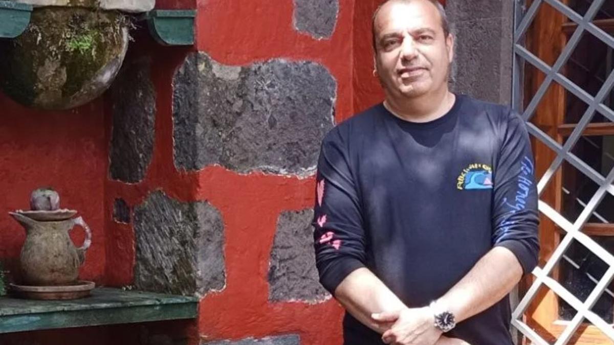 El poeta Pedro Flores presenta 'Los gorriones contrarrevolucionarios ...