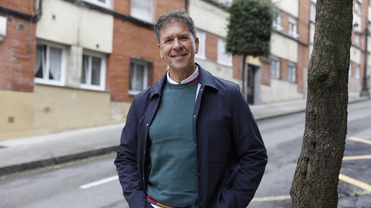 La historia del gaitero «más real de Asturias», que fue «un poco apache» en el Oviedo setentero