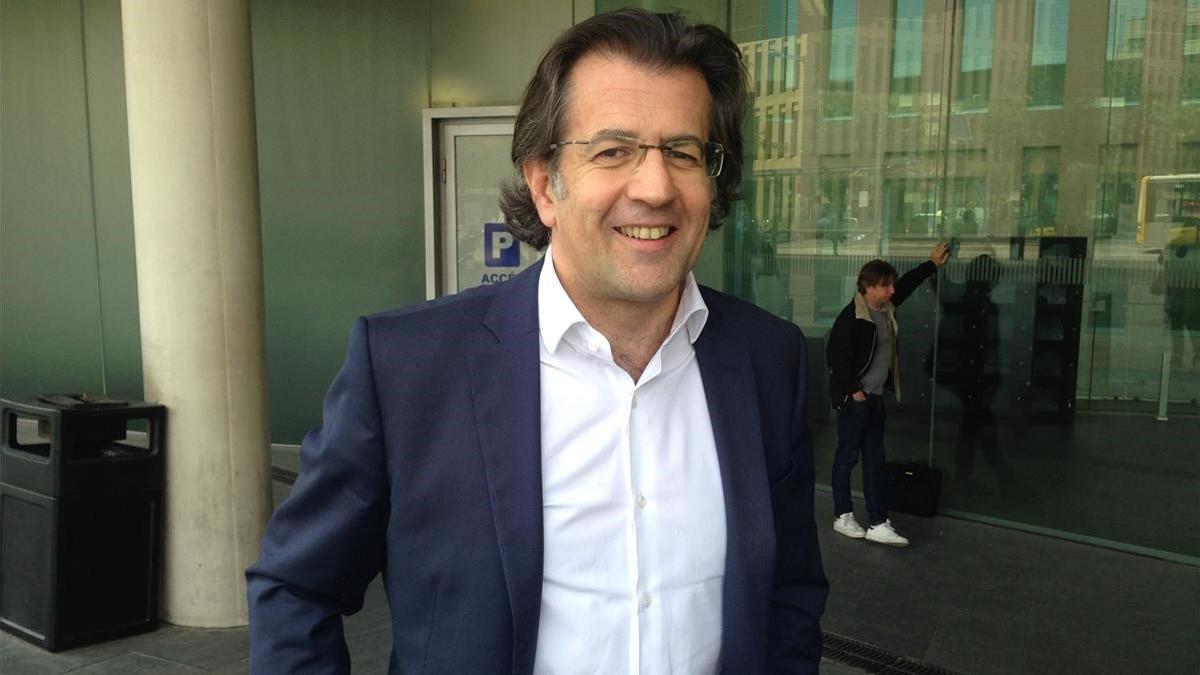 Toni Freixa niega ser la opción continuista al anunciar su candidatura