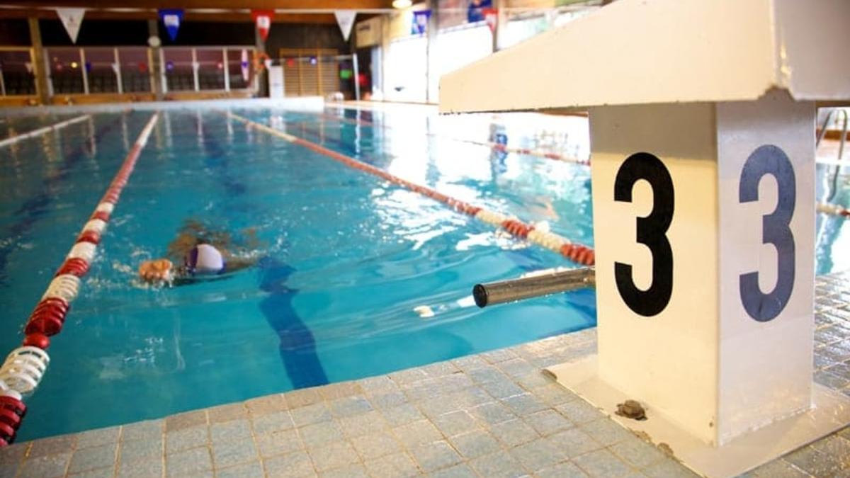 Reabre la piscina municipal de Parets tras la reparación de la avería