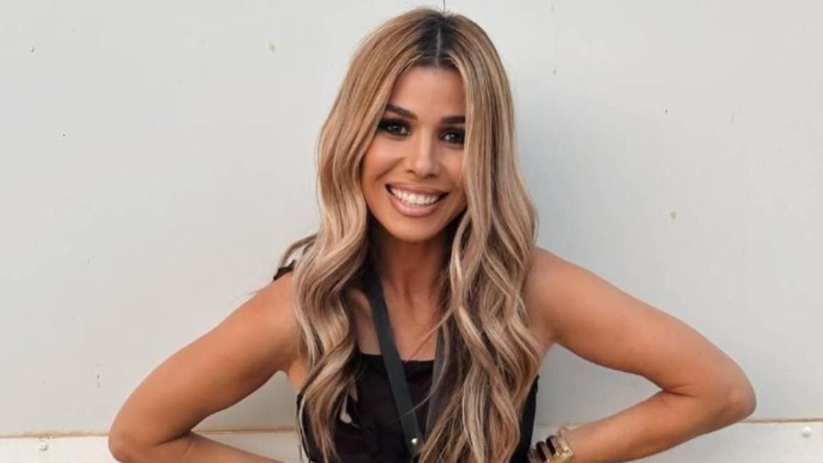 NATALIA RODRIGUEZ NOVIO | Pillan en directo a Natalia (OT) paseando por la playa con un hombre ...