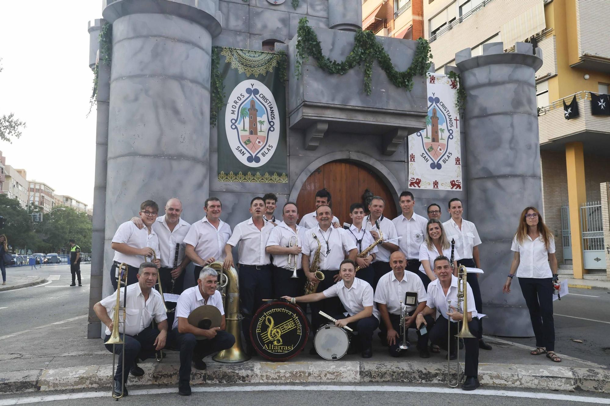 La entrada de bandas da comienzo a los Moros y Cristianos de San Blas