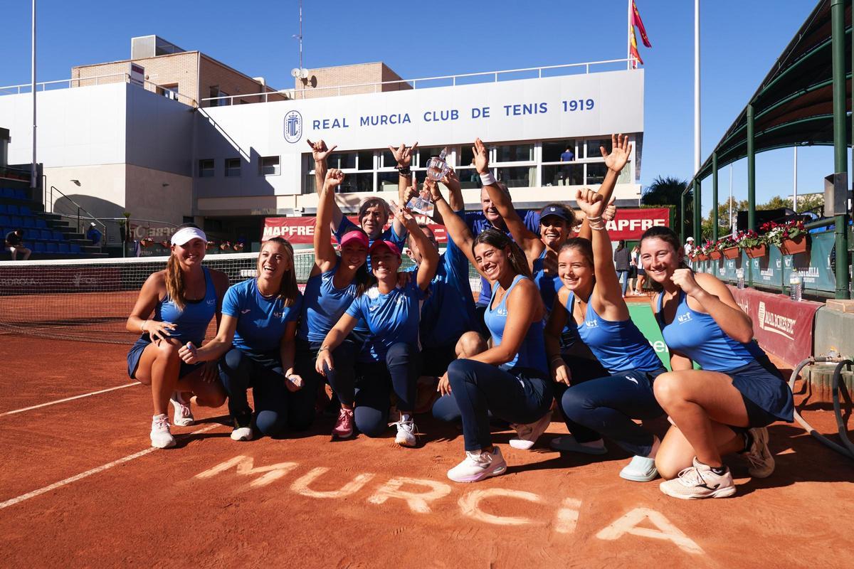Las chicas del Murcia Club de Tenis hacen historia al conquistar el ...
