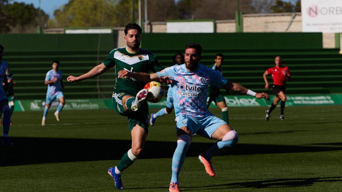 FÚTBOL PRIMERA FEDERACIÓN | El Mérida se aleja y el Cacereño no se acerca