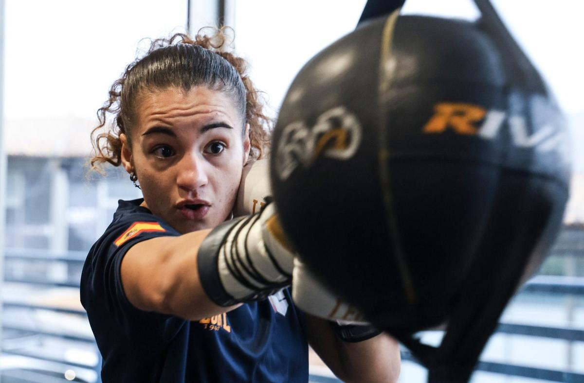 Sheila Martínez, la boxeadora que cambió el balón por los guantes