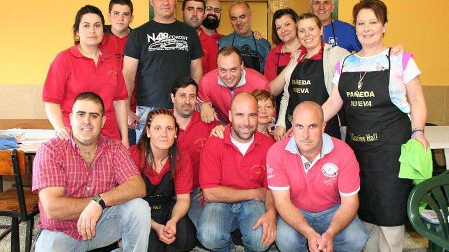 Pañeda organiza una espicha para costear las fiestas