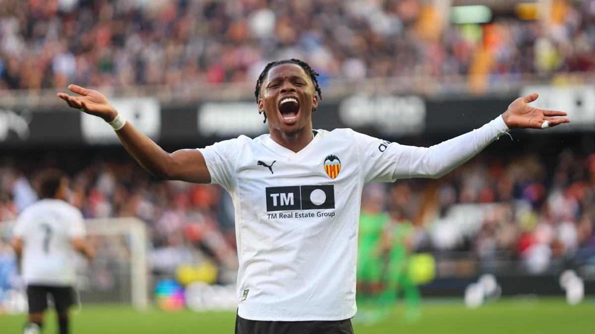 Valencia - Osasuna: Sadiq y Ramazani le meten un mordisco a la permanencia