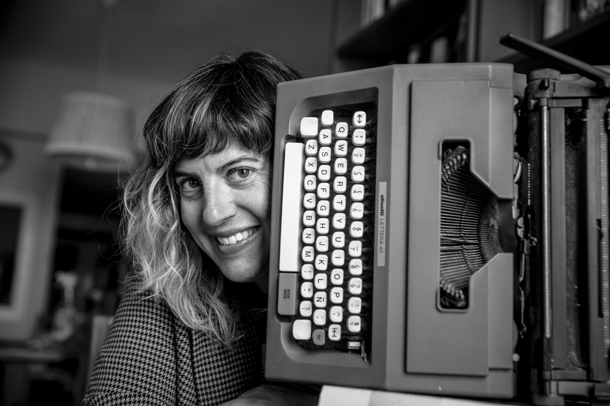 Laura Fernández: "Invento porque la realidad no me gusta"