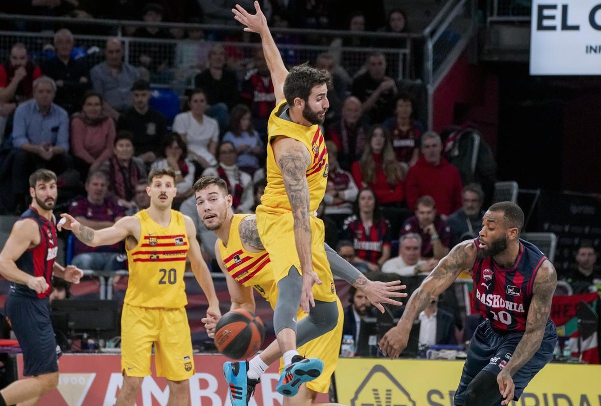 Marcus Howard fulmina al Barça y reengancha al Baskonia a los playoffs ...