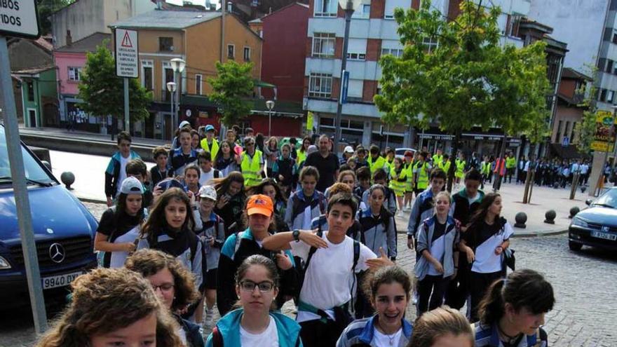 El colegio Covadonga hace camino en la Pola - La Nueva España