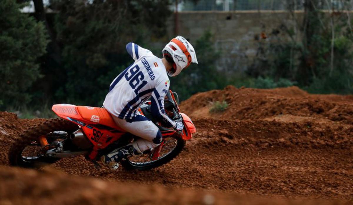 Iván Ferrer se adjudica el Supercross Dirt Riders nocturno de Santa Eulària
