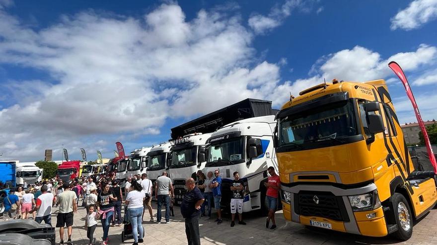 FOTOS: Muestra de camiones clásicos y de Estados Unidos en Vecindario