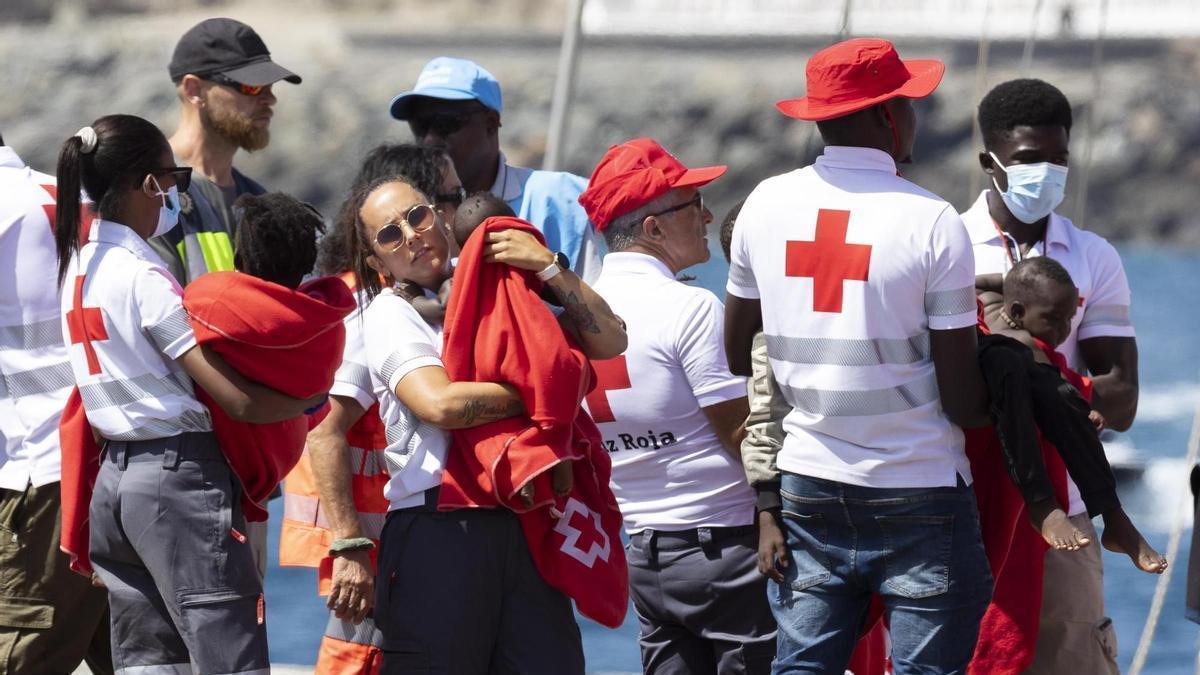 CAYUCO EL HIERRO | Un nuevo cayuco con 150 personas llega a El Hierro