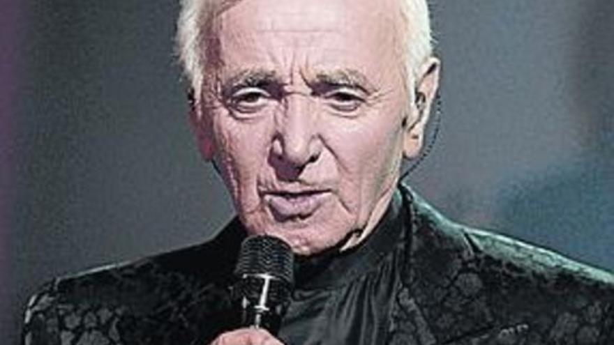 Aznavour celebra sus 90 años cantando