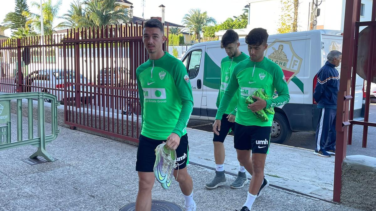 Cuatro canteranos, cuatro bajas y buen ambiente en el entreno del Elche ...