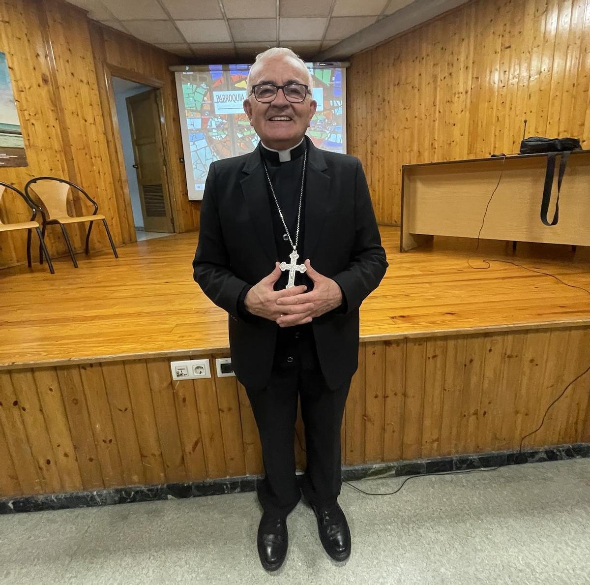 El obispo gallego de Abancay (Perú), cercano a Prevost, presentó en Vigo su obra poética