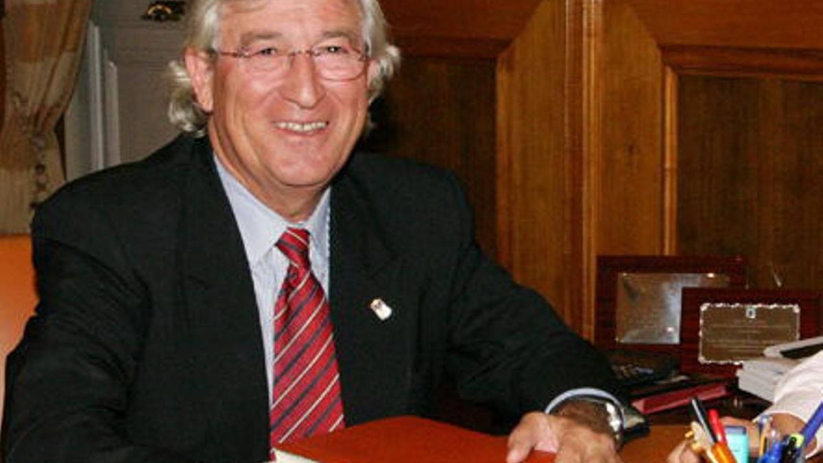 Adiós a la política de uno de los alcaldes más veteranos de Galicia