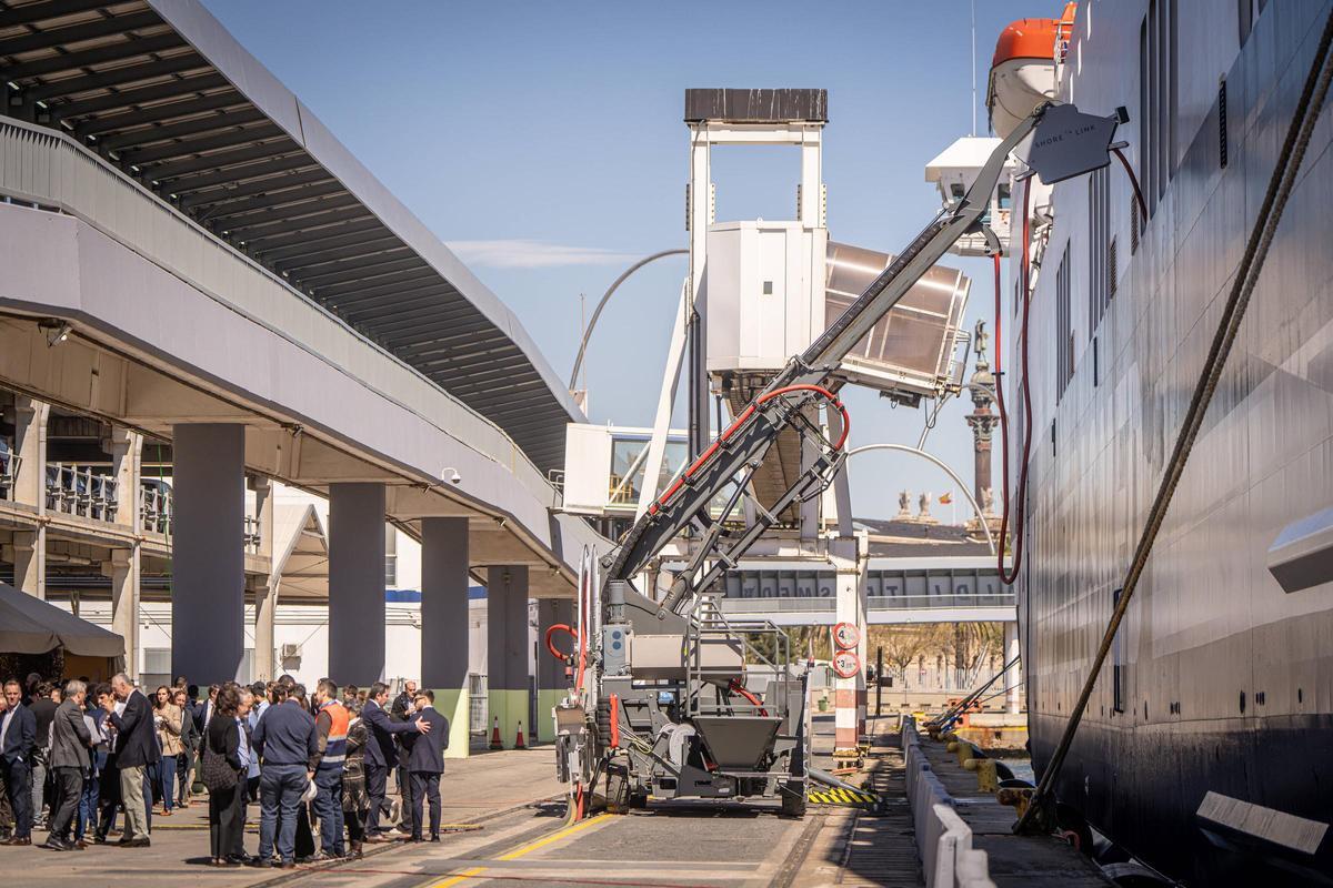 El Port de Barcelona estrena la conexión eléctrica de la terminal de ...