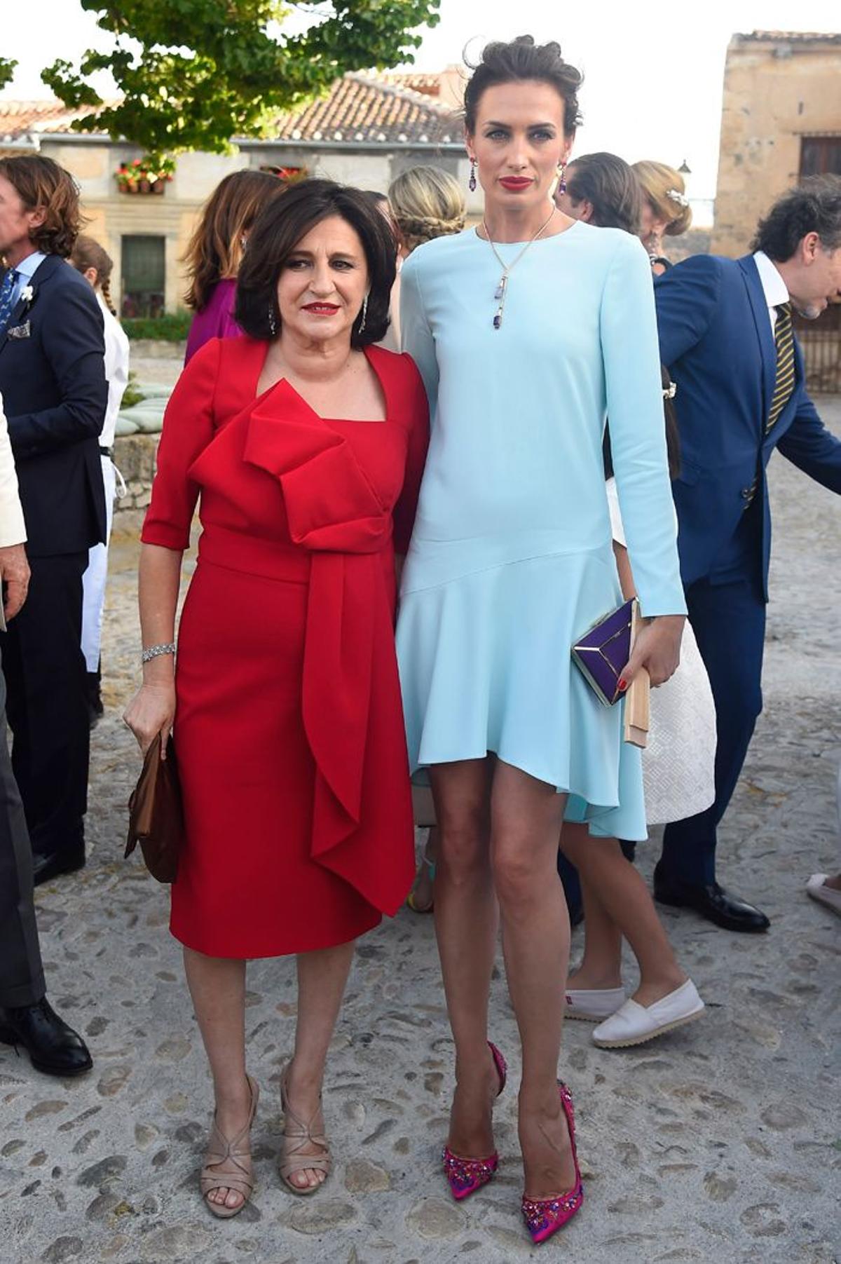 Nieves Álvarez y Mar Flores, invitadas a la romántica boda de María ...