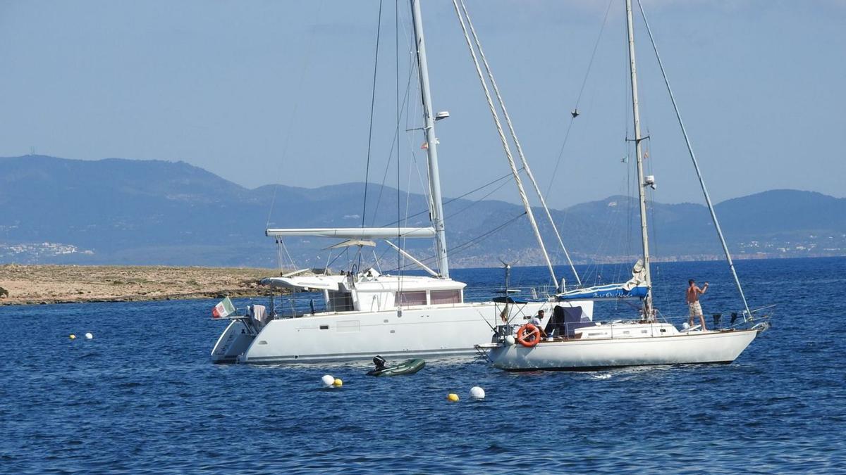 Abierta la reserva de boyas ecológicas en es Caló de s’Oli, s’Espalmador y ses Salines - Diario ...