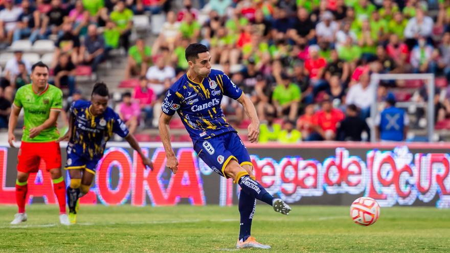 Sabin Merino, cedido por el Real Zaragoza, marca su primer gol en México