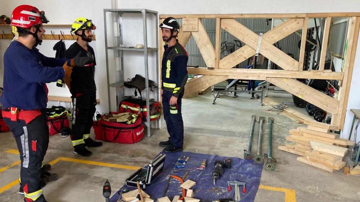 Curso a los bomberos de Formentera para estabilizar estructuras ...