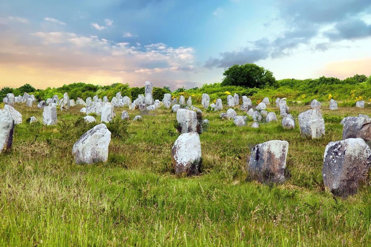 Alineamientos de Carnac, el misterioso monumento megalítico de Francia ...