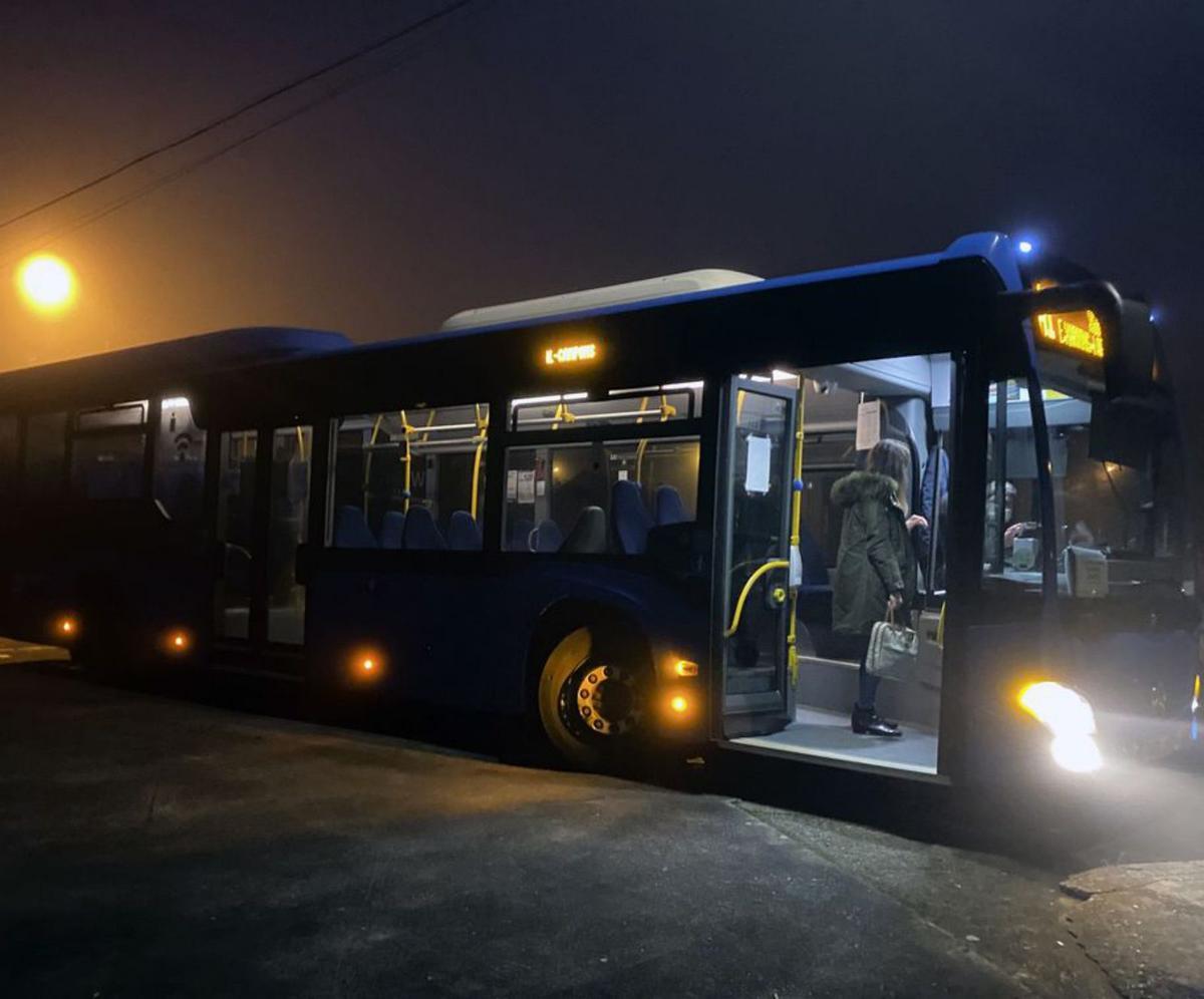 Dos paradas más en el bus de Tabeaio, en Carral, al David Buján, en ...