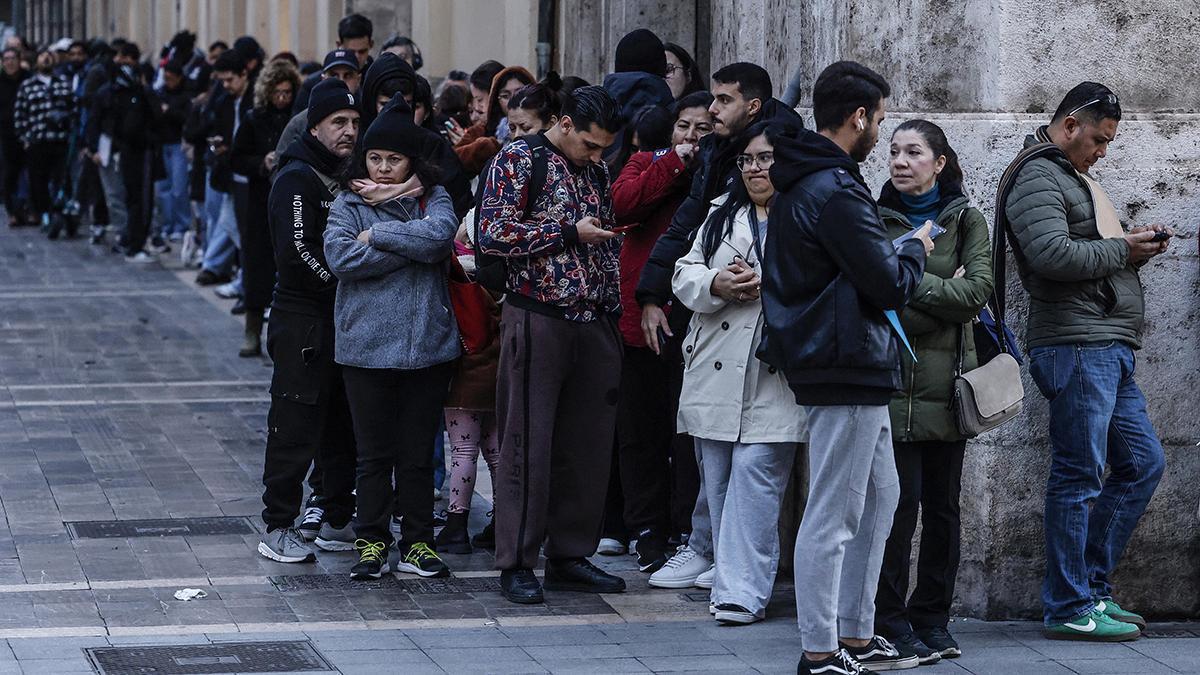 El Govern habilita 450 oficines per tramitar la regularització de més ...