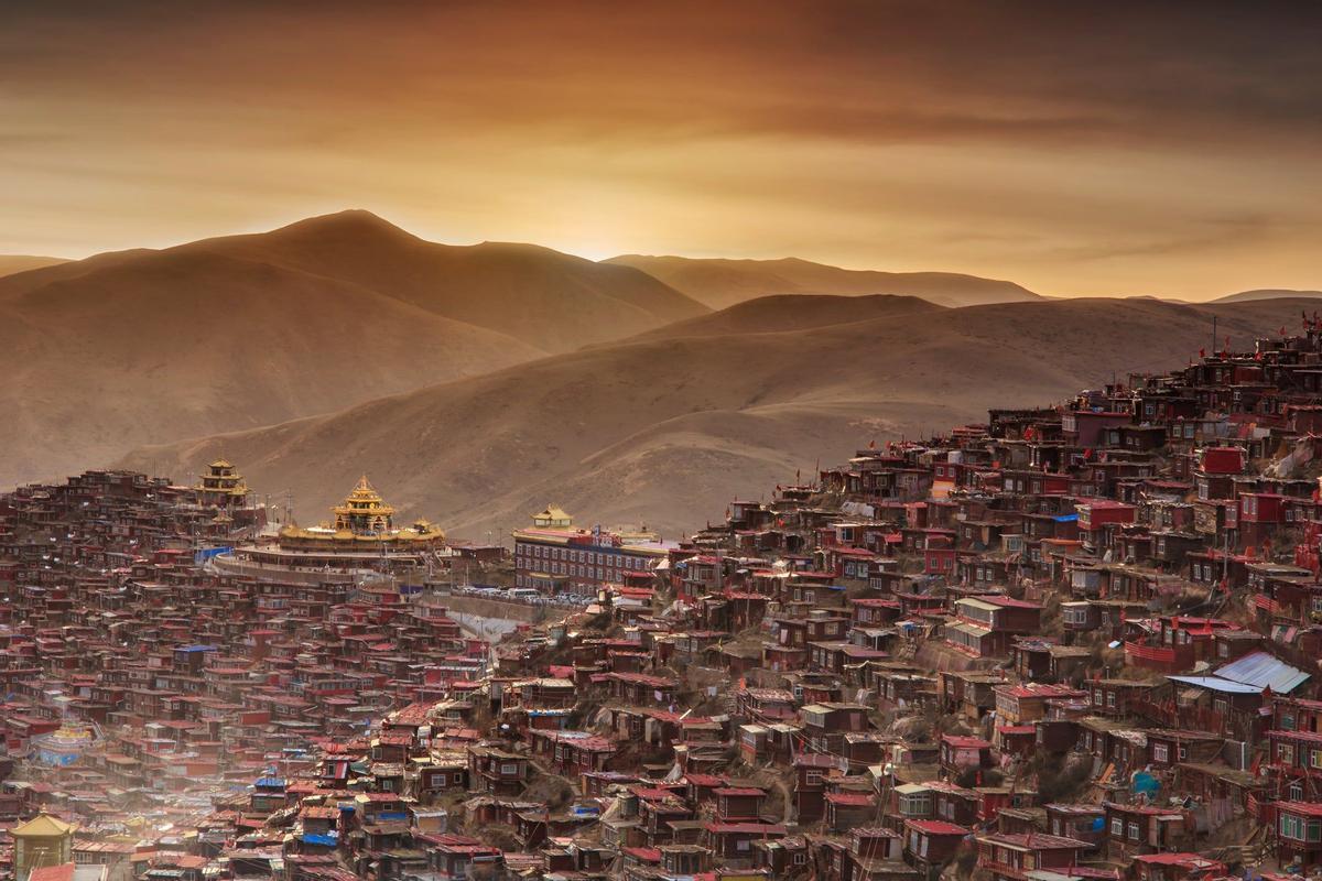 Larung Gar, el pueblo de los 40.000 monjes a 4.000 metros de altura ...