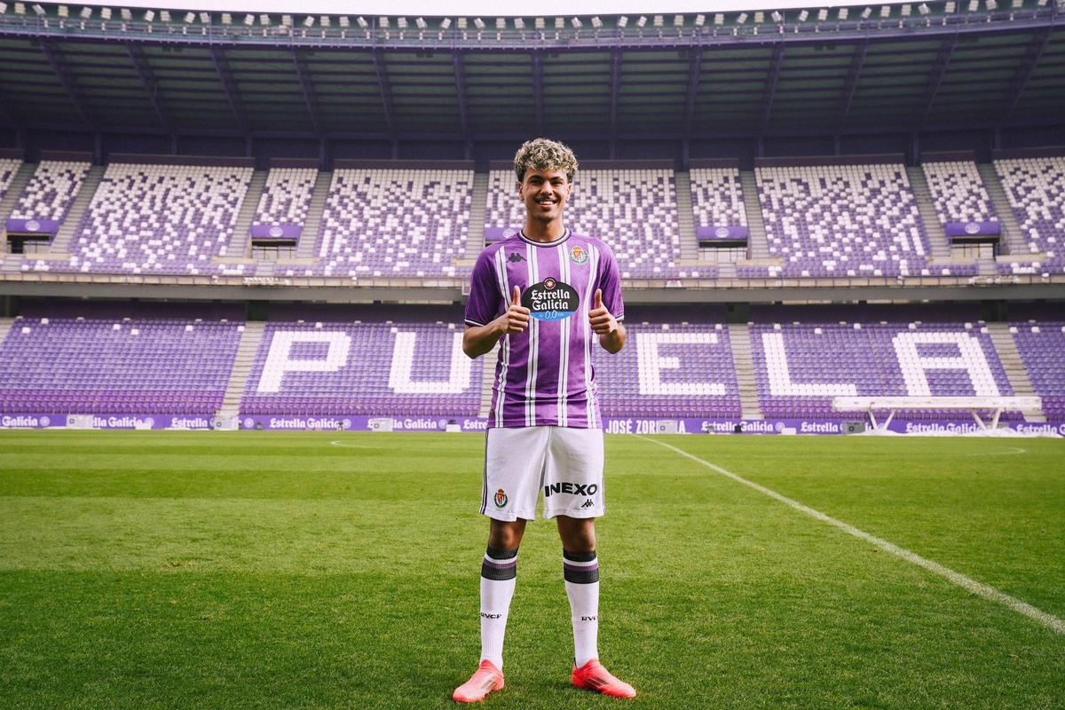 Adam Aznou presentado con el Valladolid