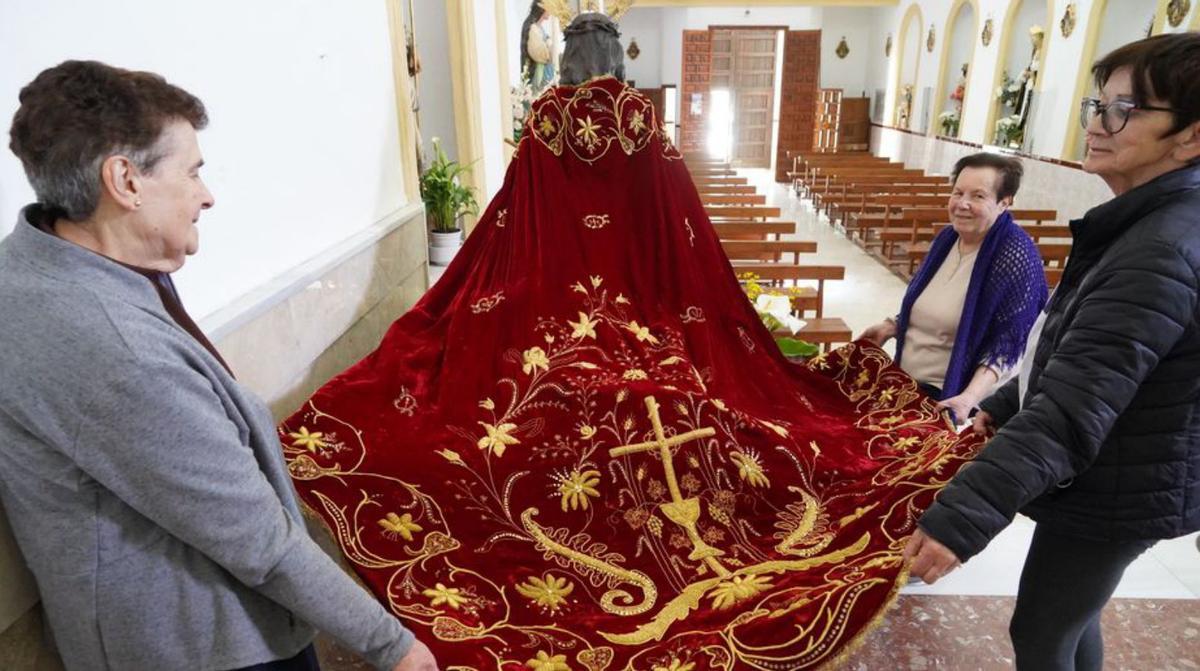 SEMANA SANTA FARAJÁN | El Ecce Homo de Faraján vuelve a vestir su manto ...