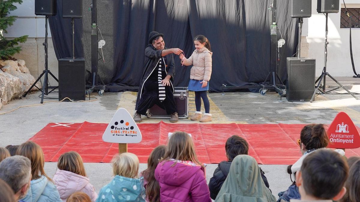El Festival de Circ i Teatre llega a su final llenando los barrios de ...