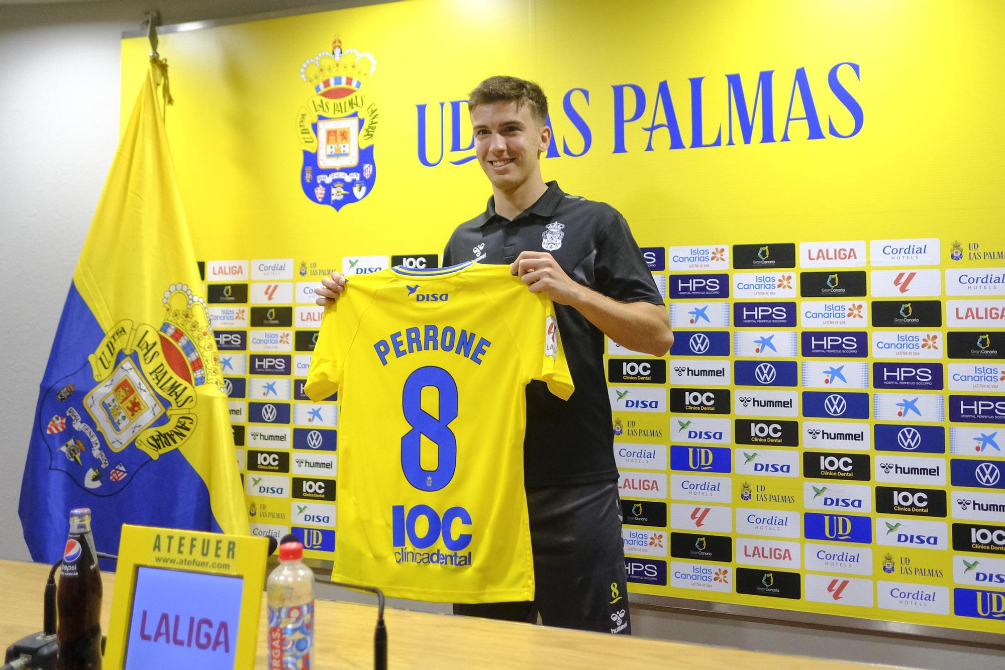 FOTOS: Presentación de Maxi Perrone, nuevo jugador de la UD Las Palmas